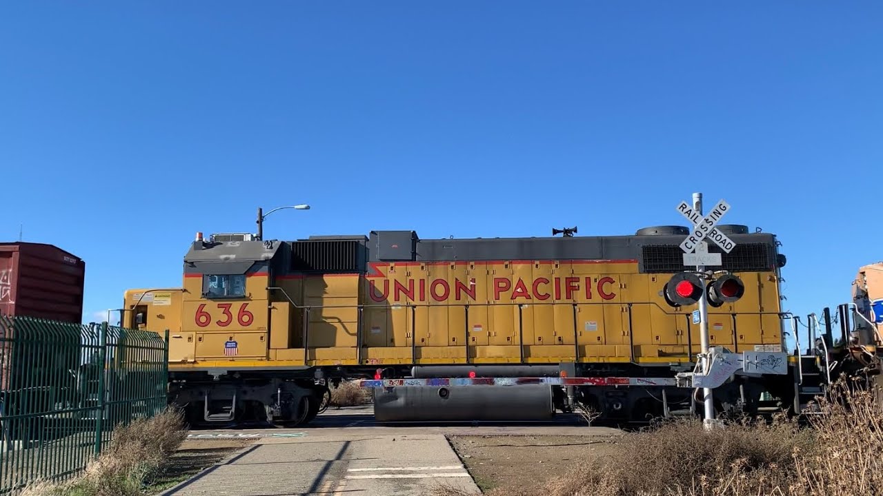 UP 9925 Stockton Turn w/ AC44CWCTE & GP38 North - Calaveras Bike Trl ...