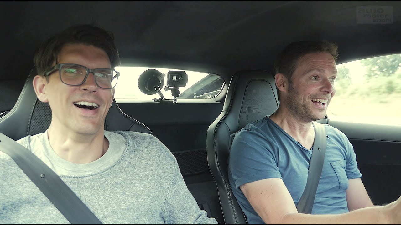 Audi R8 V10 Plus - Zwei Mann, ein Auto | auto motor und sport - YouTube