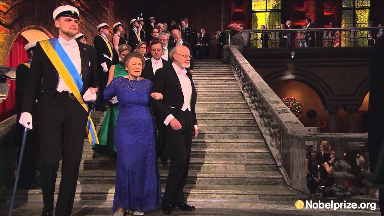 The guests arrive: Nobel Banquet 2015 - YouTube