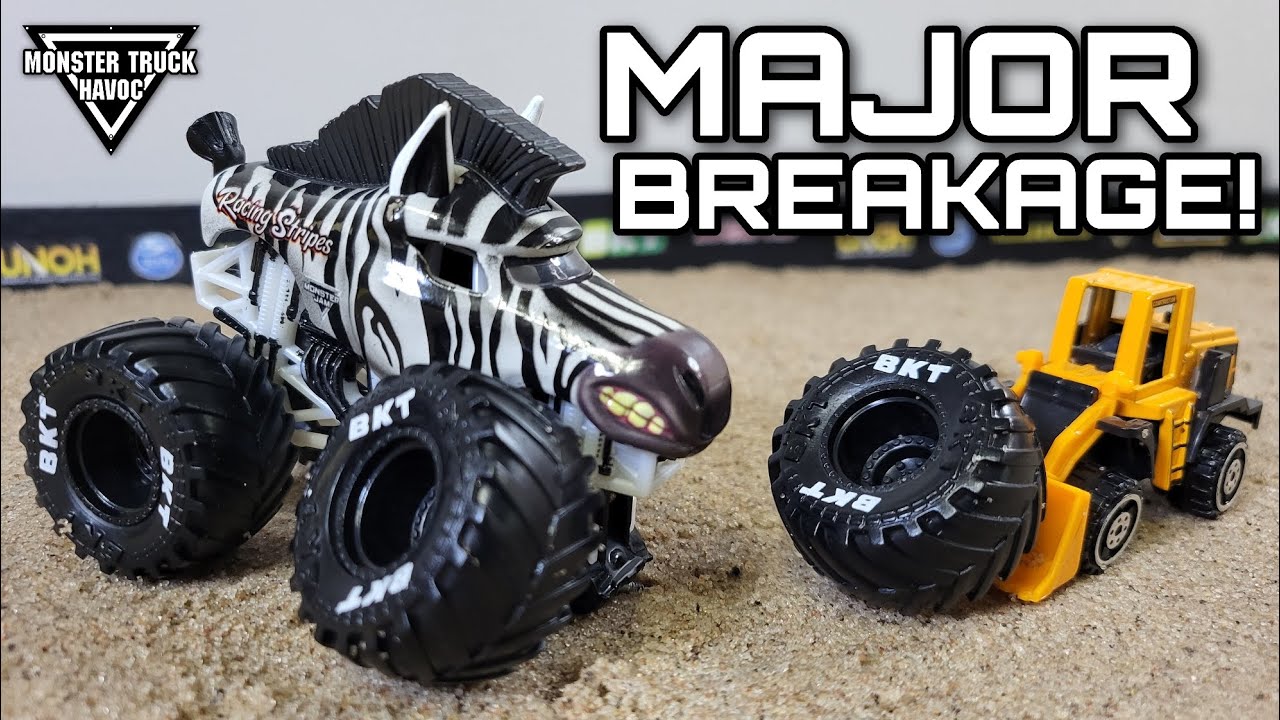 So Many Crashes! (Season 1 Round 4) Diecast Monster Truck Racing 🏁 Toy ...