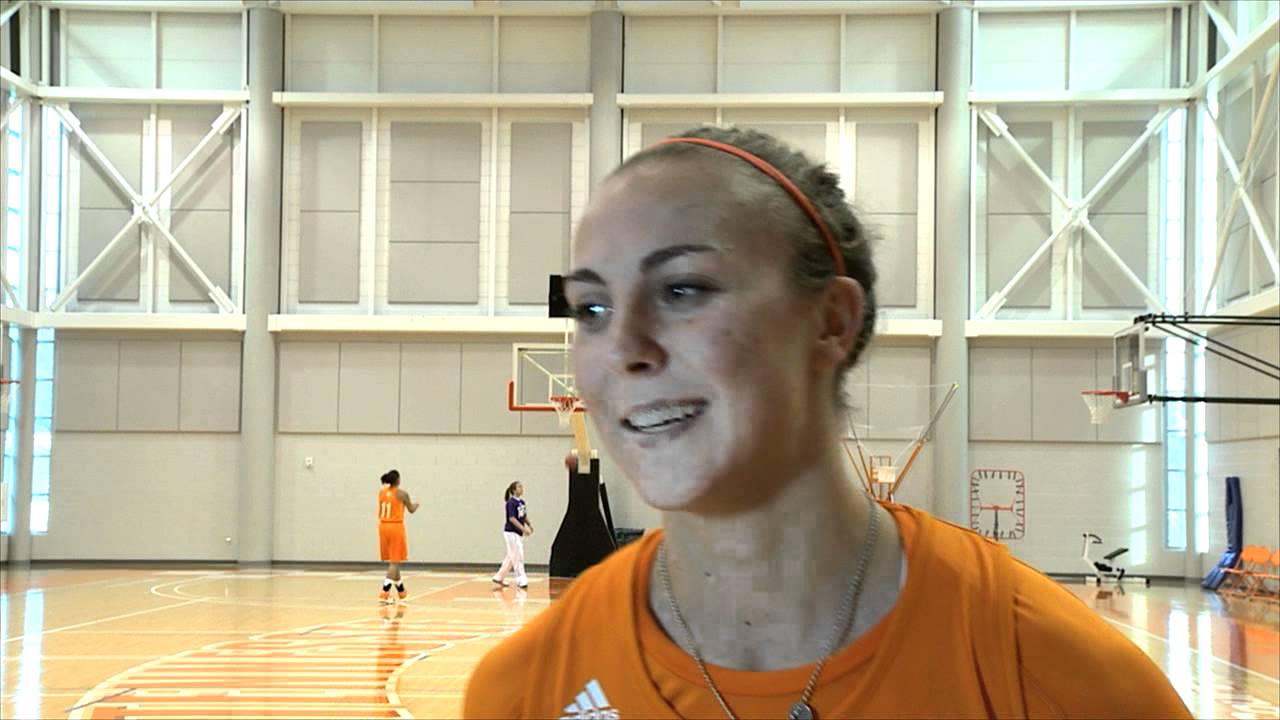 Alicia Manning Graduates from UT - YouTube