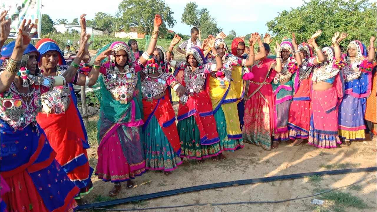 Banjara Bai Lok Super Dance Somiryagad Thanda - YouTube