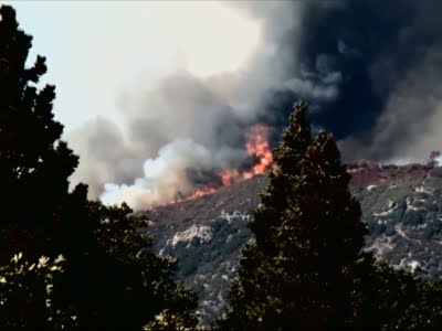 Raw: Fast-Moving Wildfire in Southern California - YouTube