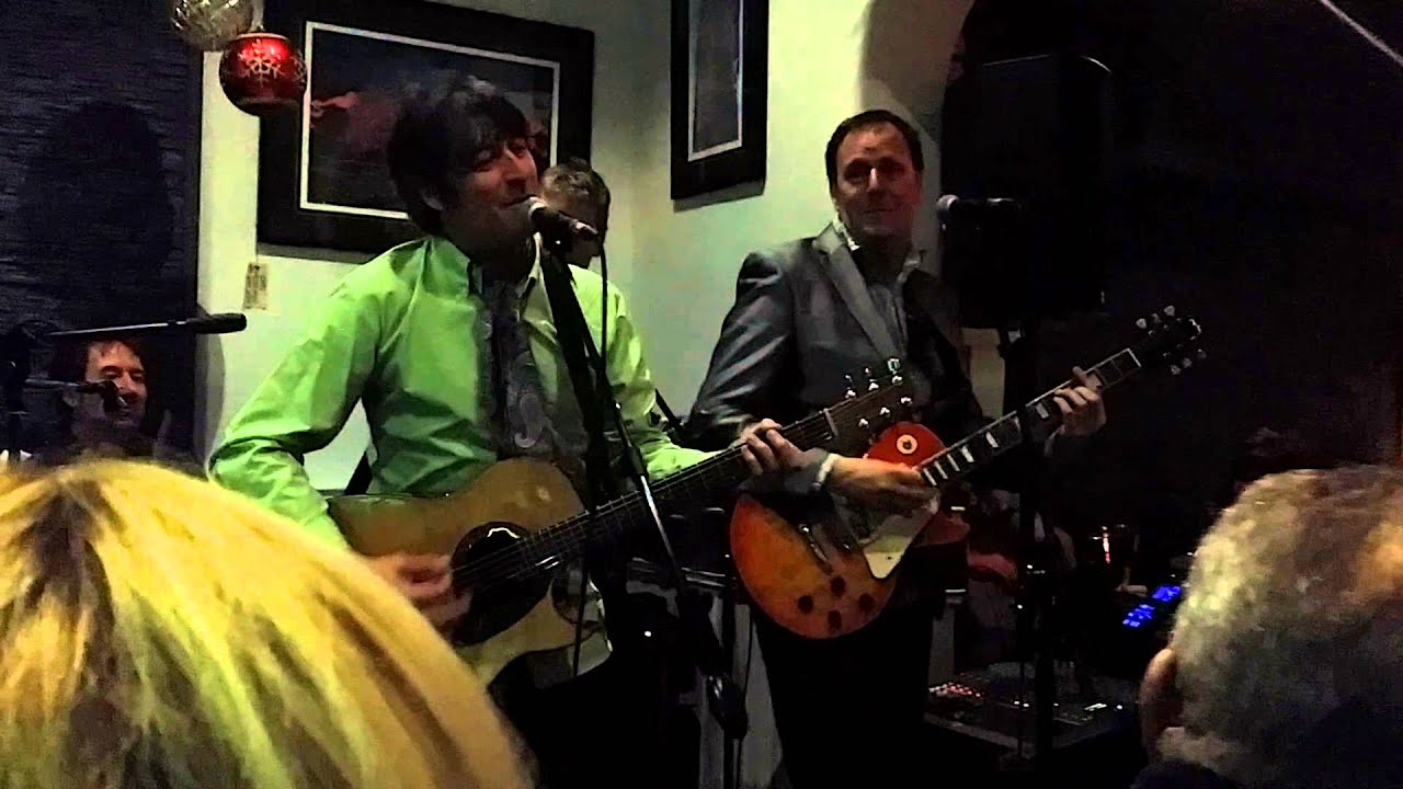 Mike Dobie performs Itcycoo Park Live at Jacks - YouTube