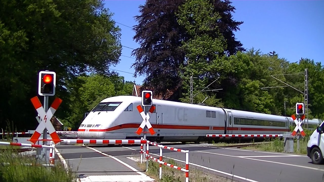 Bahnübergang Kluse // German Railroad crossing // Duitse ...