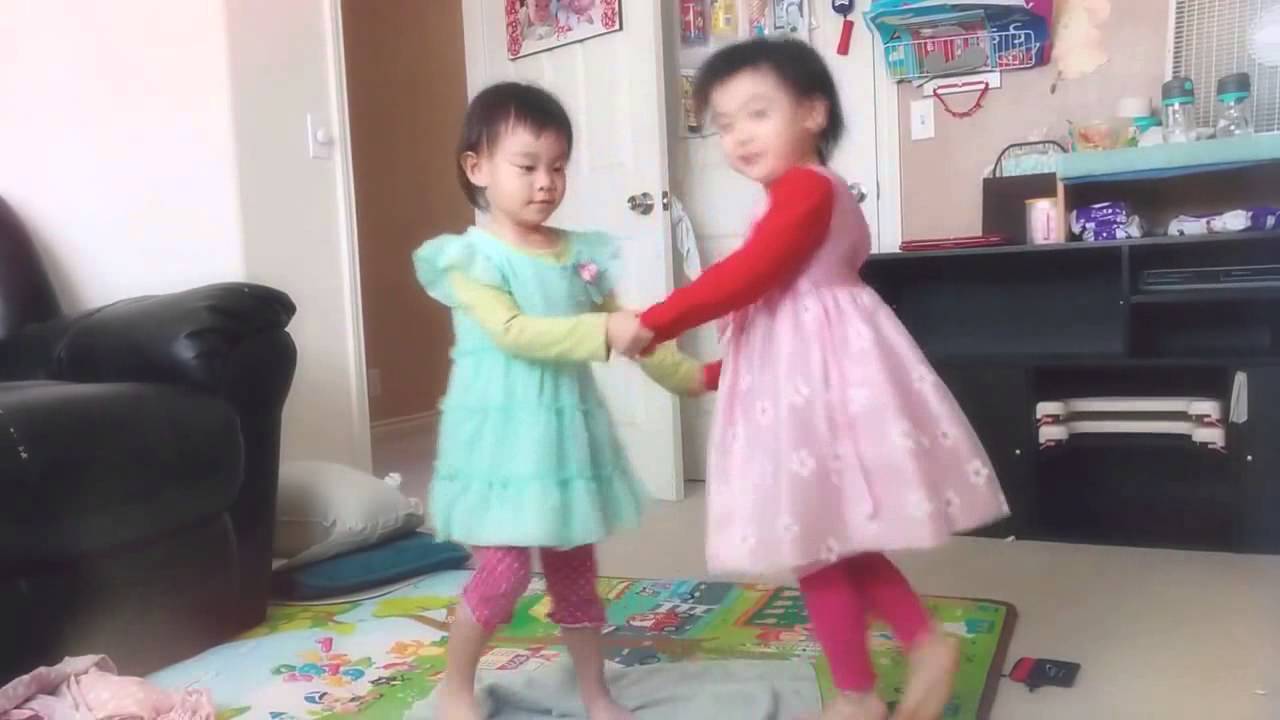 Kaylee and Hailey dancing to Frozen's ending theme - YouTube