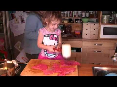 Sally Rieger, 3 Jahre, kocht Mittagessen - YouTube