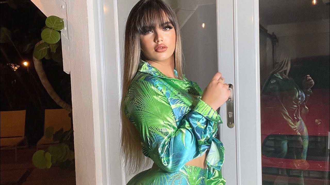 Elly La Bella ~ plus size curvy beauty ~ bio,facts,wiki,networth ...