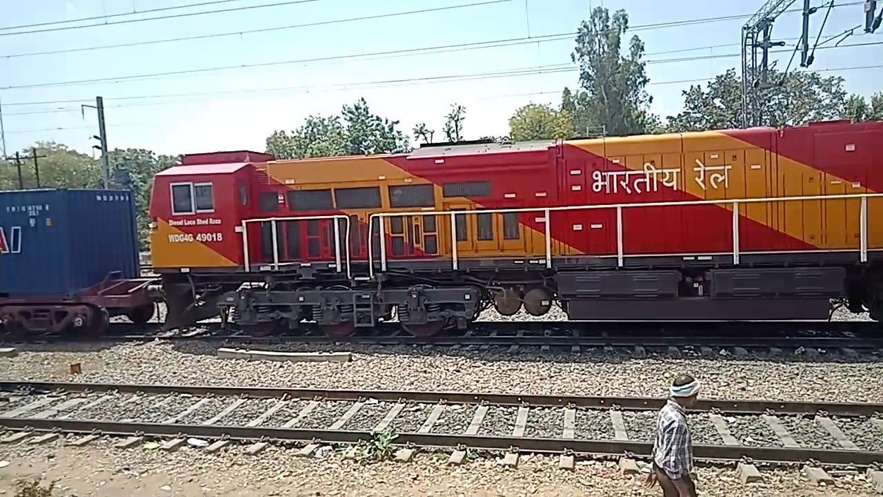 WDG4G India's most powerful diesel locomotive. - YouTube