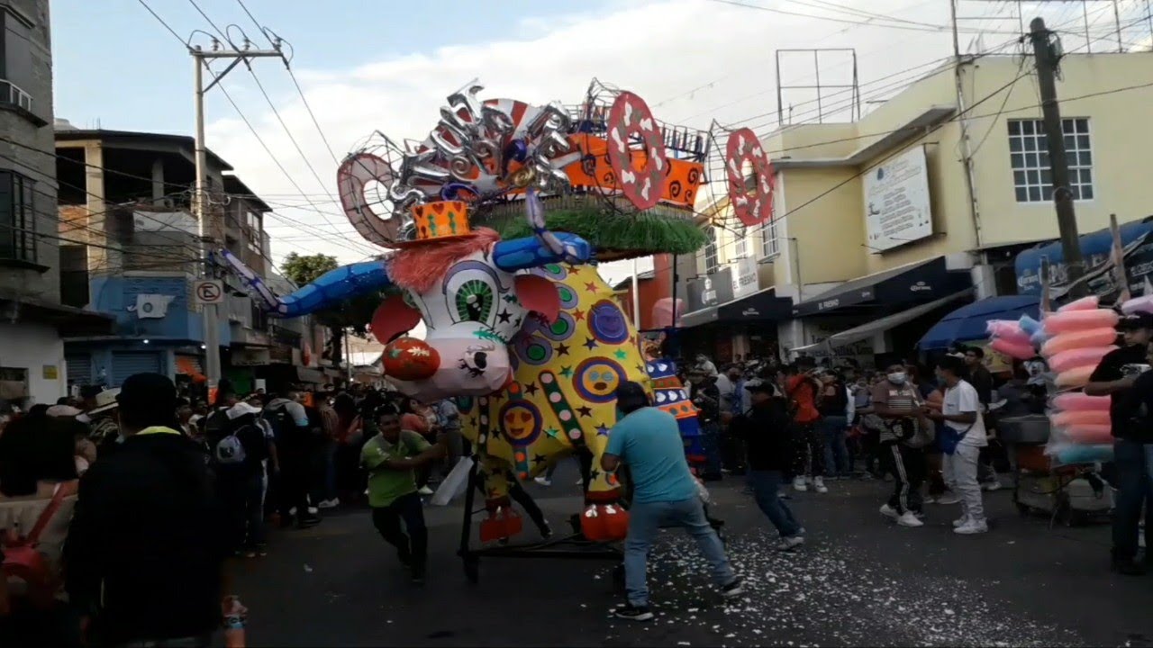 Asi vivimos un poco del recorrido de toros pirotecnicos en tultepec ...
