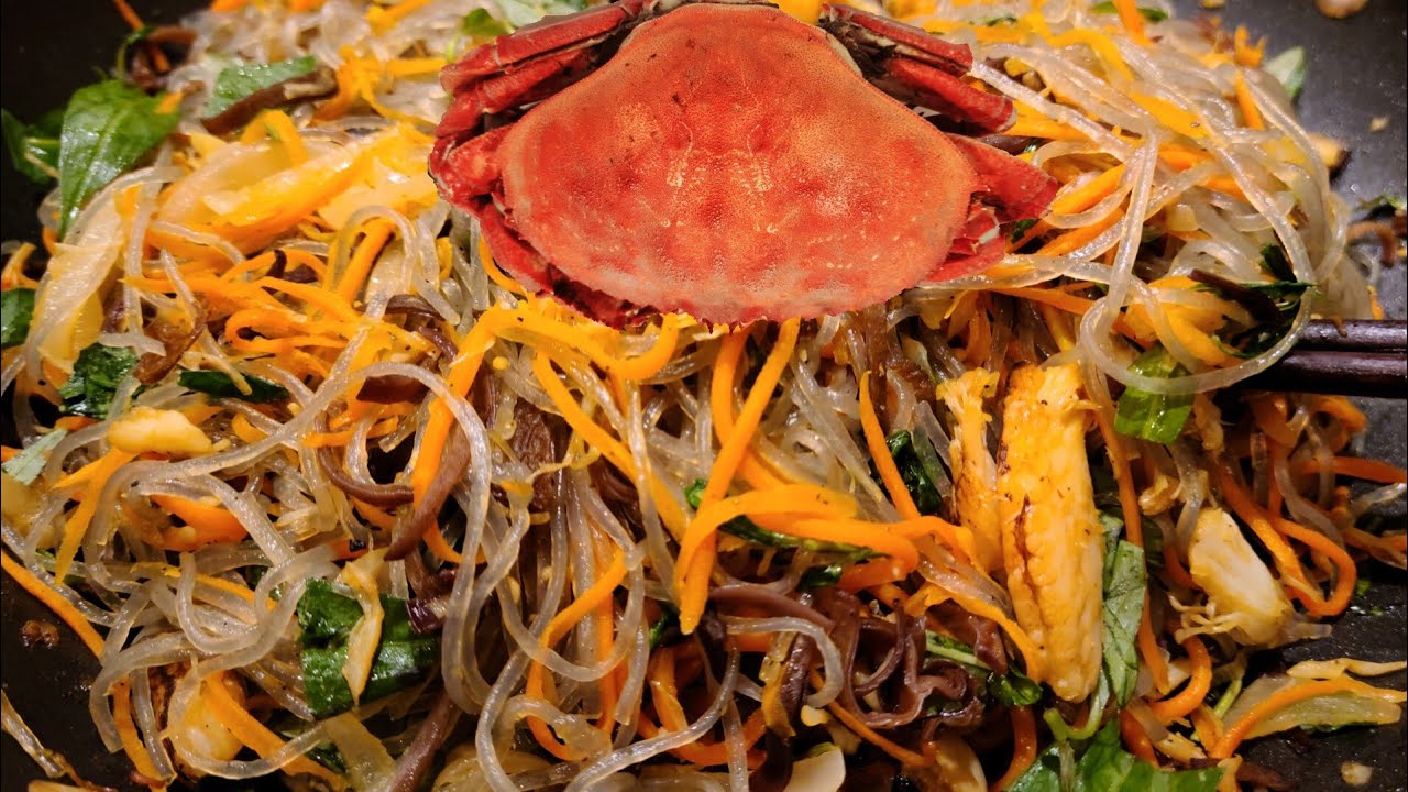Miến Xào Cua - Cách bóc thịt cua nhanh gọn - YouTube