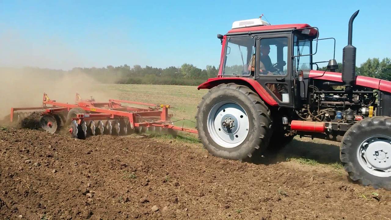 Belarus MTZ 1221.3 - Knoche TE 3,2 tárcsázás - YouTube