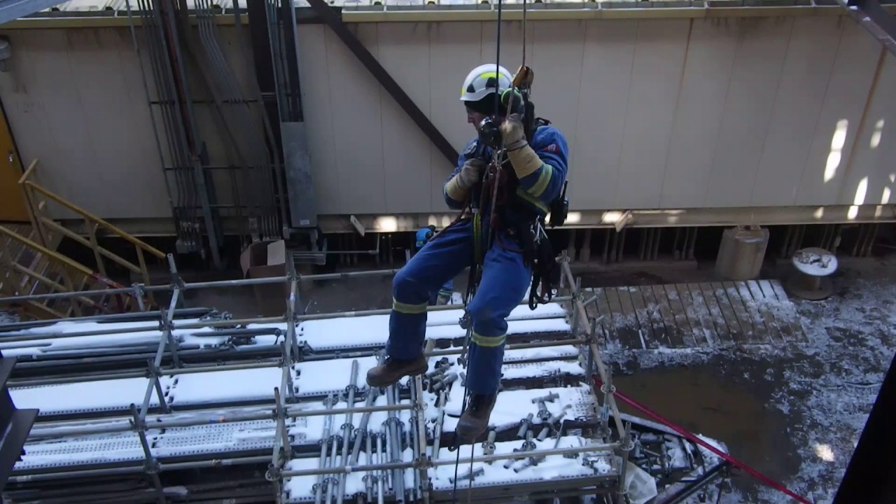 IRATA Level 1 Pipefitter descending. - YouTube