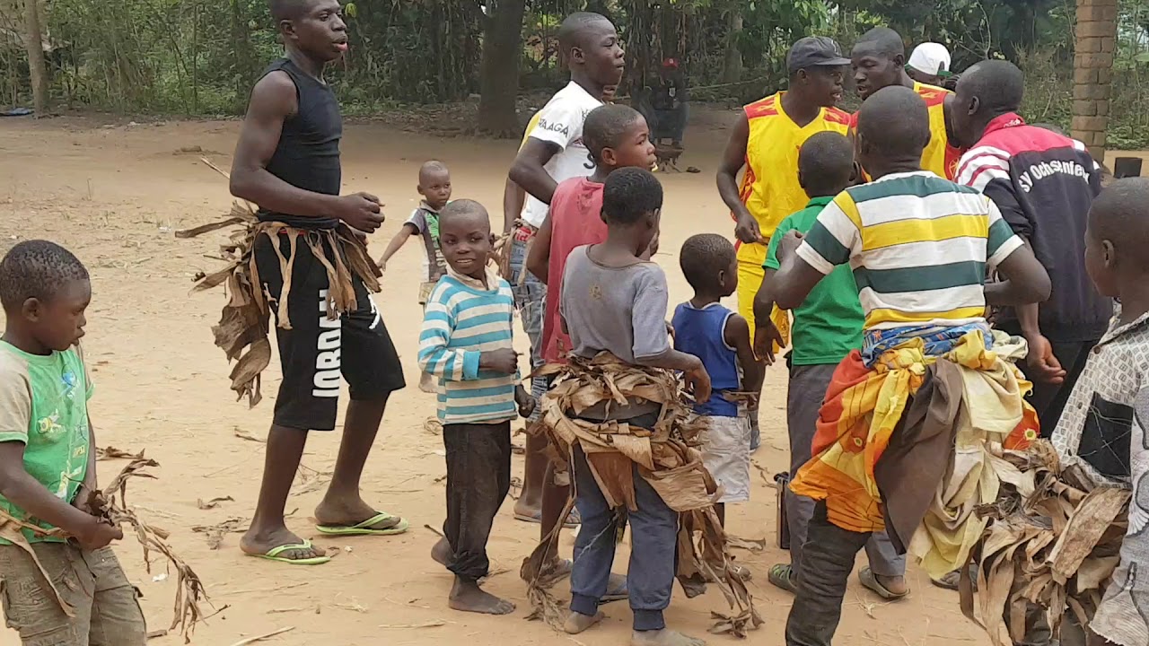 Musique traditionnelle de manianga - YouTube