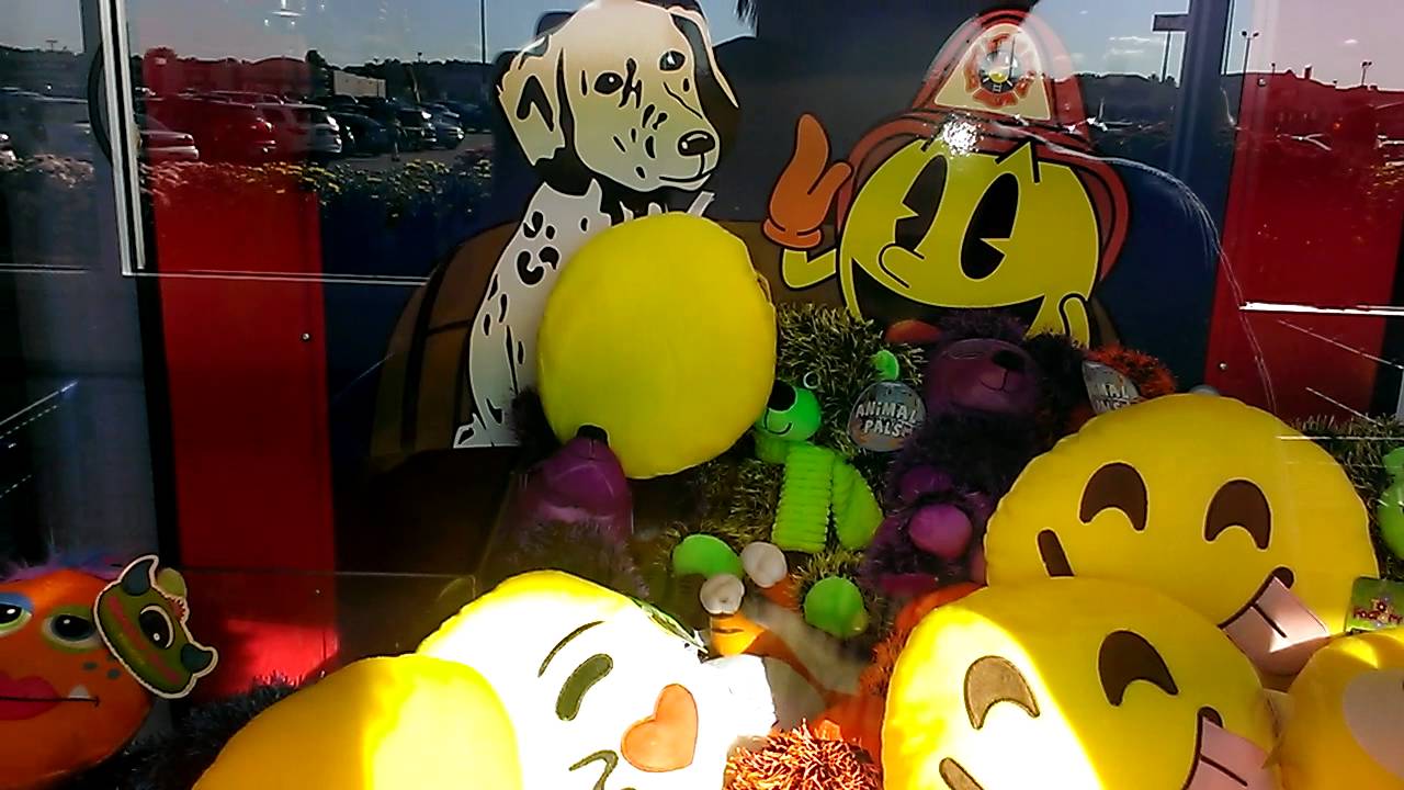 NAMCO FIRE TRUCK CLAW MACHINE@ WALMART CRAZY EASY WIN - YouTube