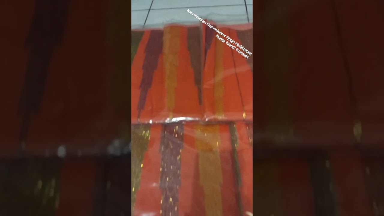 Kain tenun Indonesia from tolaki, Sulawesi tenggara - YouTube