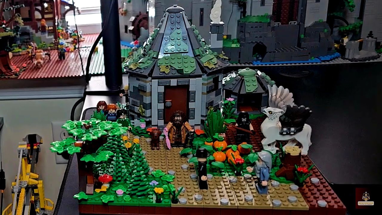 Adding Minifigures and Texturizing the Custom Lego Hagrid's Hut ...