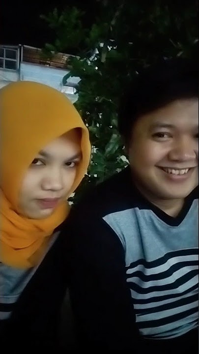 Ngadem Dulu Di Tepi Jalan #shorts #couple - YouTube