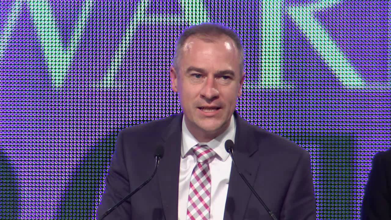 Gerard Whateley accepting first Gordon Award - YouTube