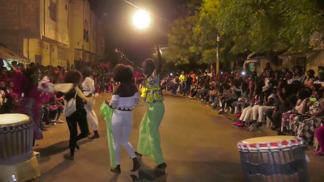 Regardez cette jeune fille trop thiaga (Data en l'air...) - YouTube