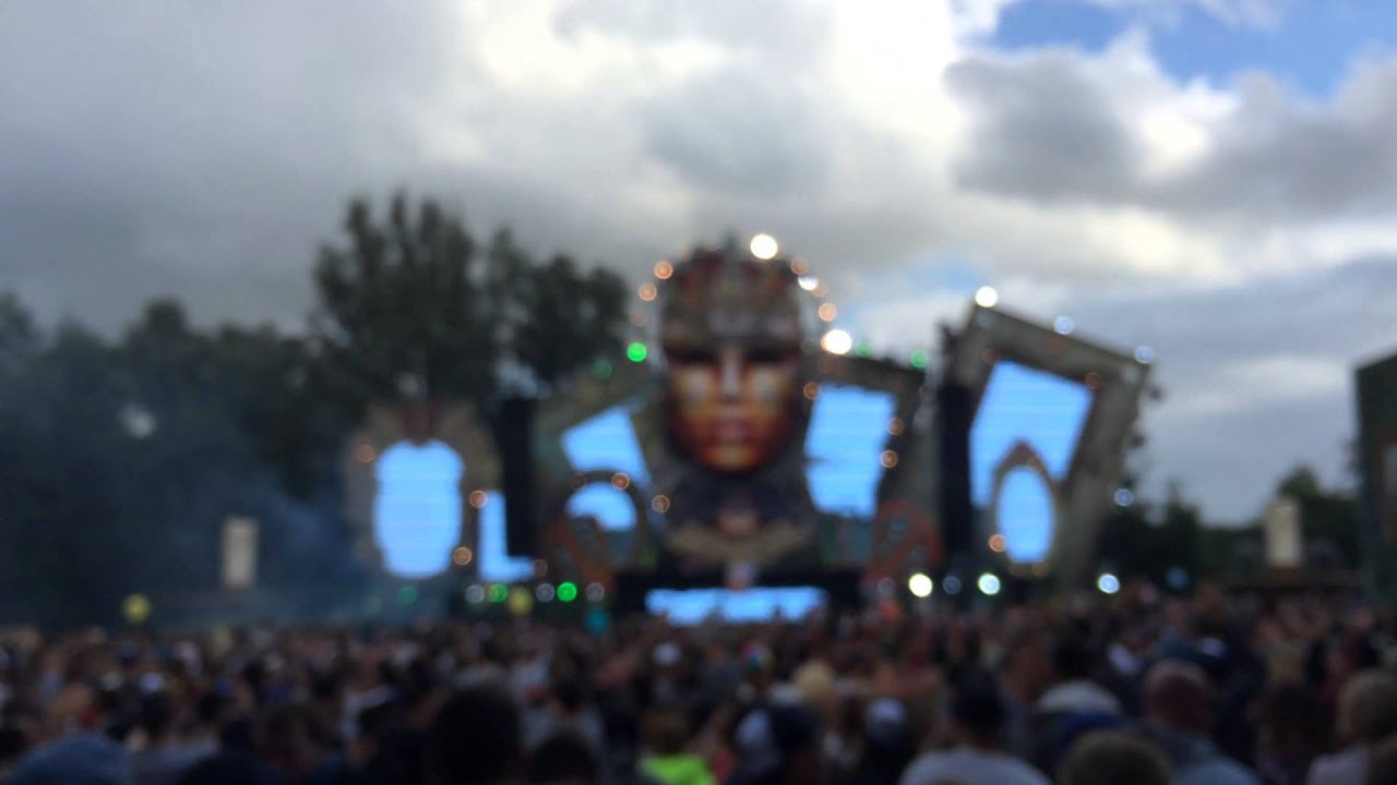 Dj Coone at the Q-dance stage of Tomorrowland 2015 - YouTube