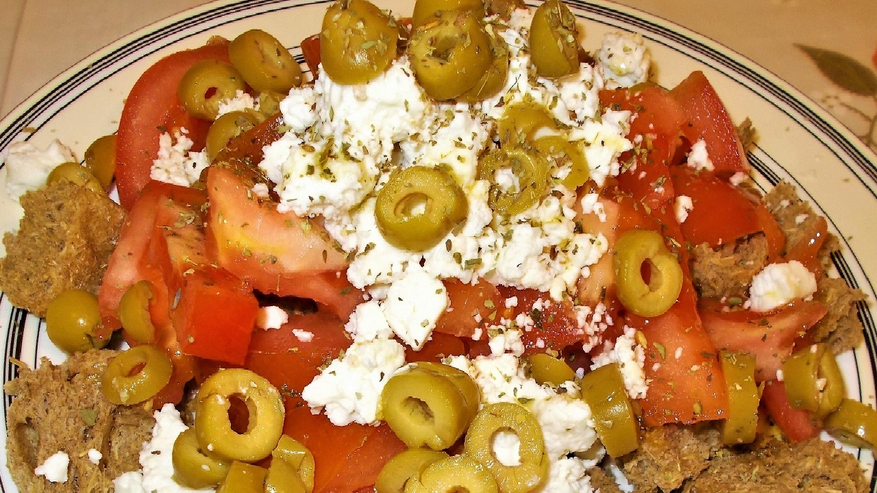 Ντακοσαλάτα Greek Dacos Salad - YouTube