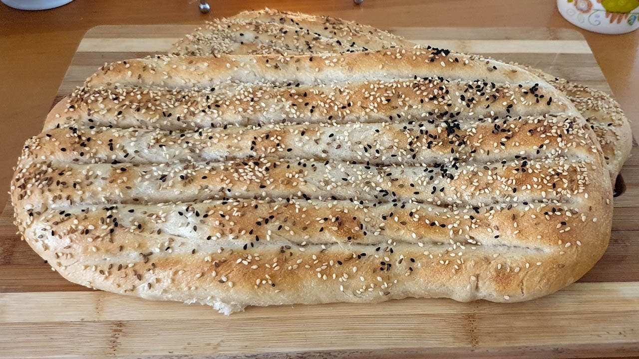 Typisch persisches Frühstück mit BARBARI Fladenbrot | Nan-e Barbari ...