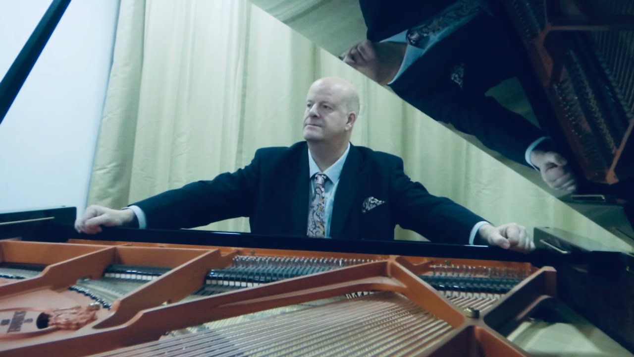 Neil Hilgrove Colledge plays Clair De Lune. - YouTube