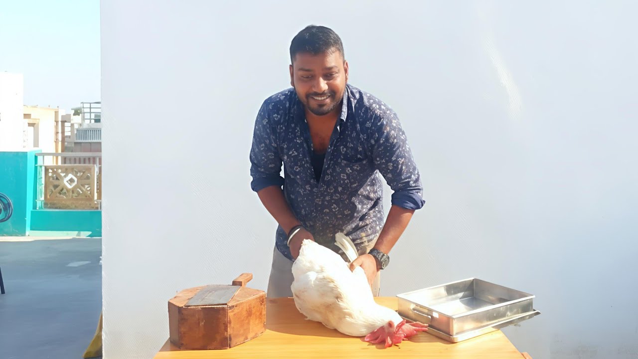 देसी मुर्गा काटने का सही तरीका | Chicken Cutting | मुर्गा हाथ से छूटकर ...
