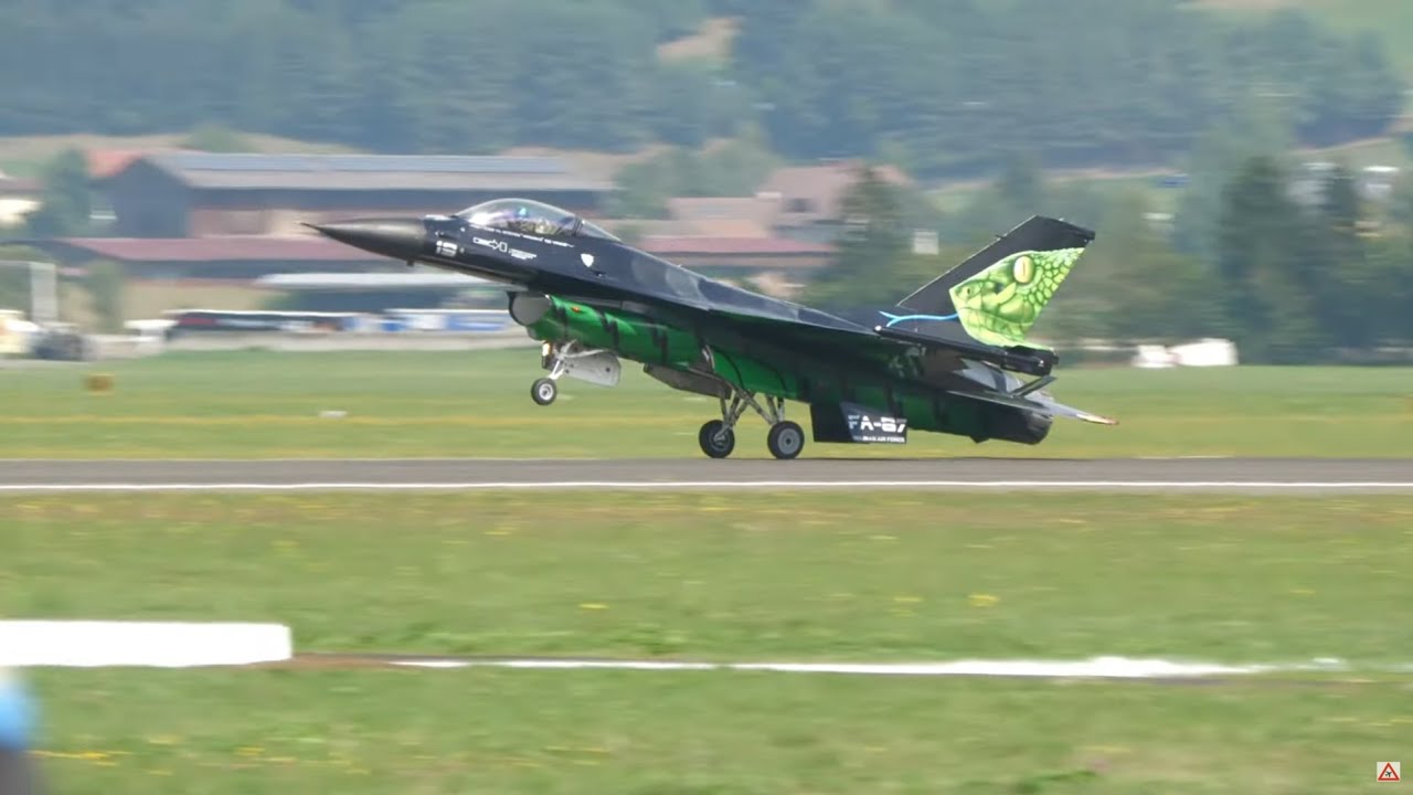 Dream Viper F-16 Fighting Falcon Display at Airpower 22 - YouTube