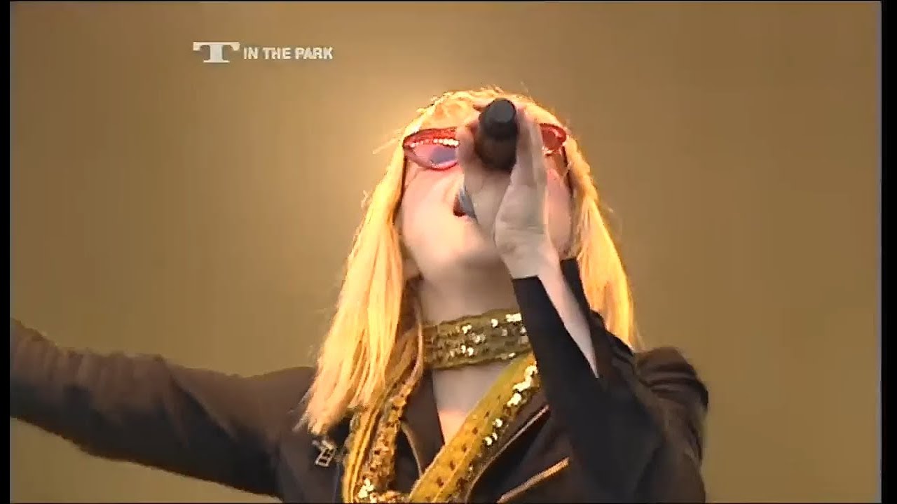 Goldfrapp - Strict Machine (2006) - YouTube