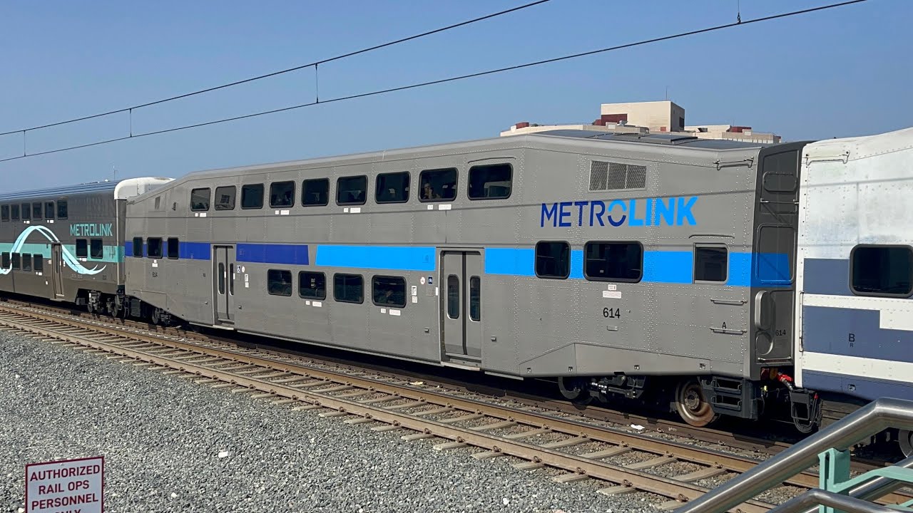 (new livery) Metrolink - M223 at LA Union Station - 5/22/2024 - YouTube