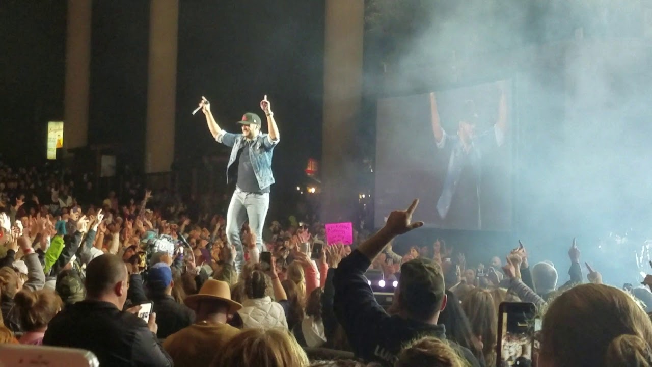 Luke Bryan Livin On a Prayer - YouTube