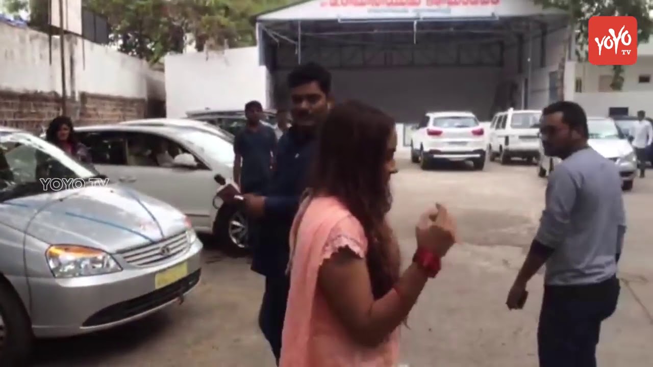 Sri Reddy Removes Her Dress In Public at Film Chamber - #SriReddy ...