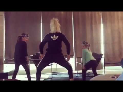 JELENA KARLEUSA TVERKUJE