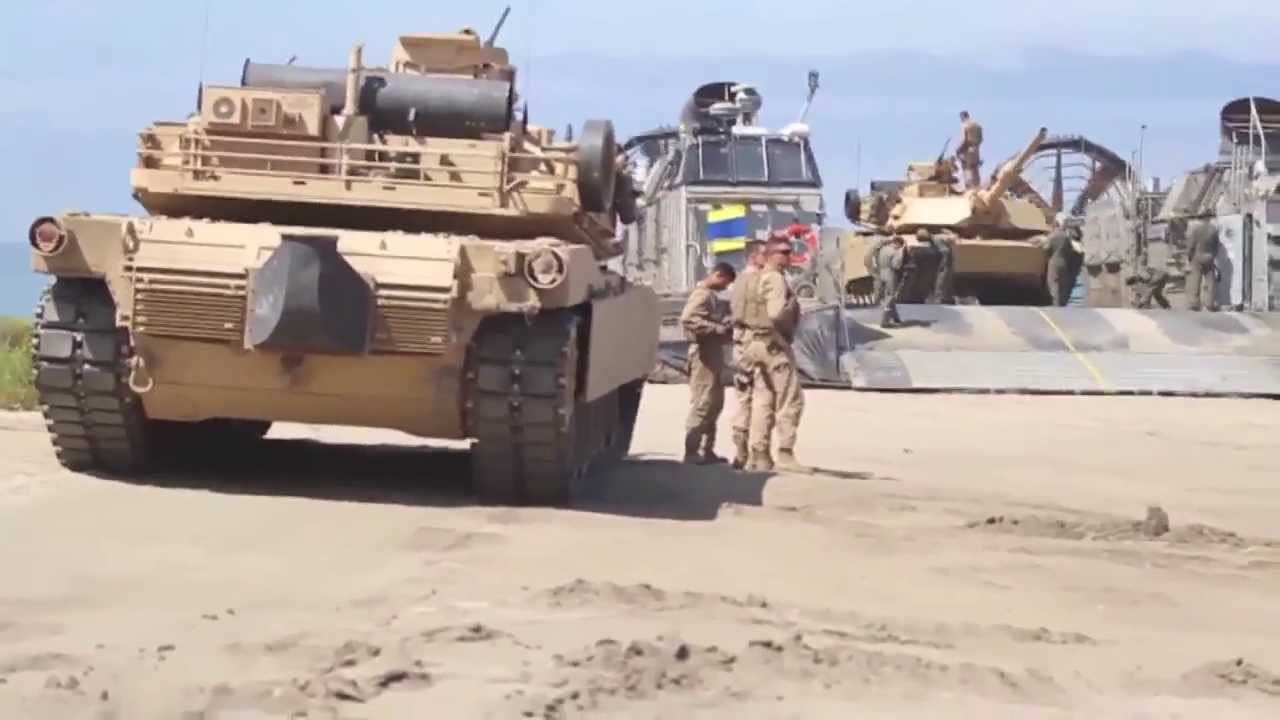 US Marines, Tank M1 Abrams Amphibious. A big Navy Hovercraft transport ...