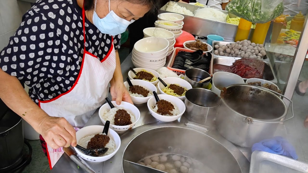 Queueing Before Opening! Grandma's Amazing Skills in Making The Best ...