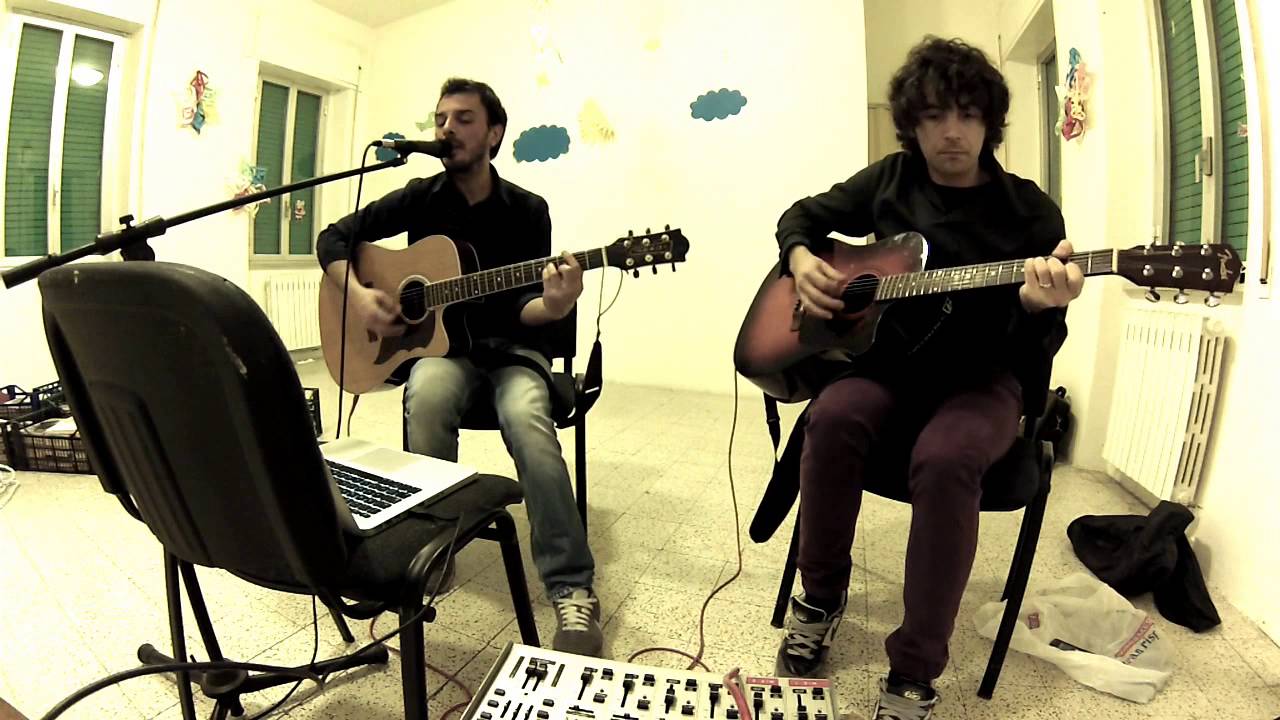 Radiohead - Lucky (acoustic cover) - YouTube