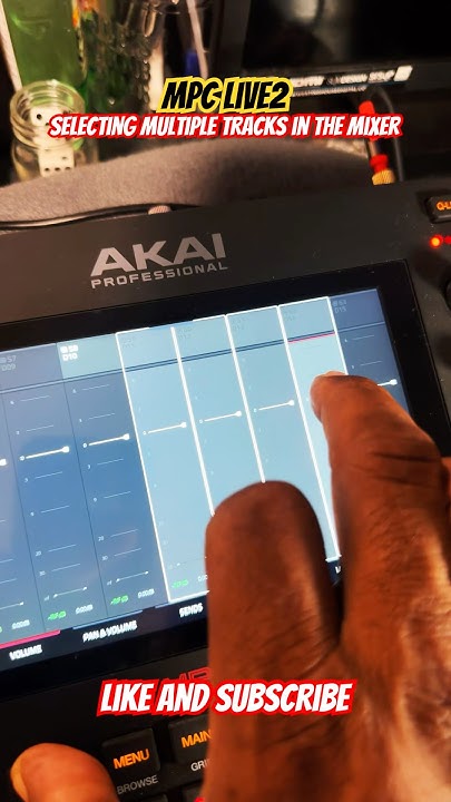 Selecting multiple tracks on MPC Live2 - YouTube