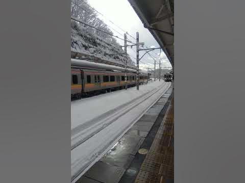水上駅｜上越線 211系電車の到着。冬の美しい雪景色。2023（群馬県）JR EAST Joetsu Line Minakami Station with snow Gunma JAPAN ...