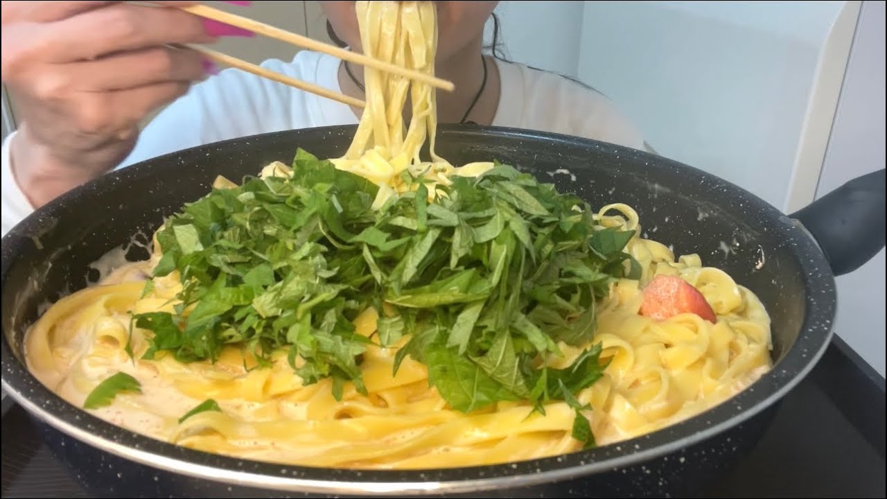 【ASMR 咀嚼音】明太子クリームフェットチーネ！Pasta with spicy cod roe cream！명란자 크림파스타 ...