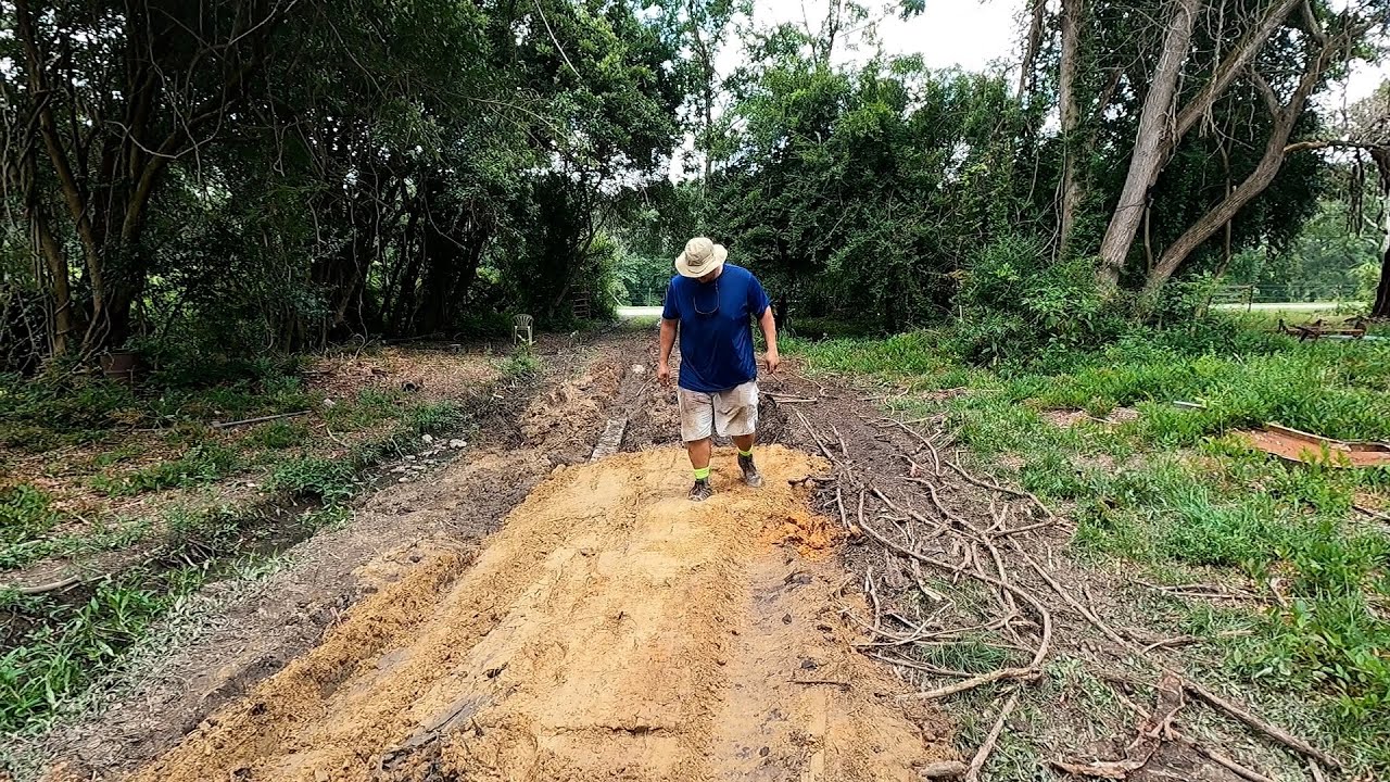 FILLING IN RUTS IN MUDDY FIELD ROAD ON 140 YEAR OLD FARM (PART 2) - YouTube