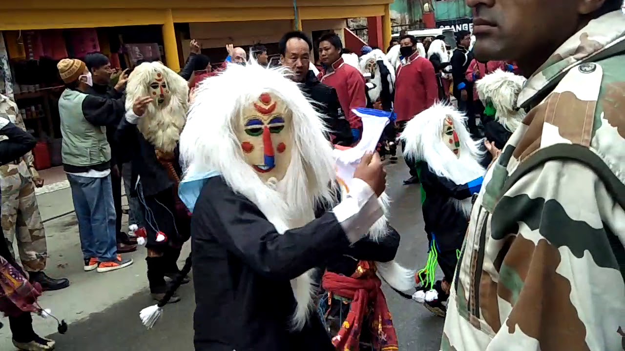 Ache Lhamo of Monpa. - YouTube