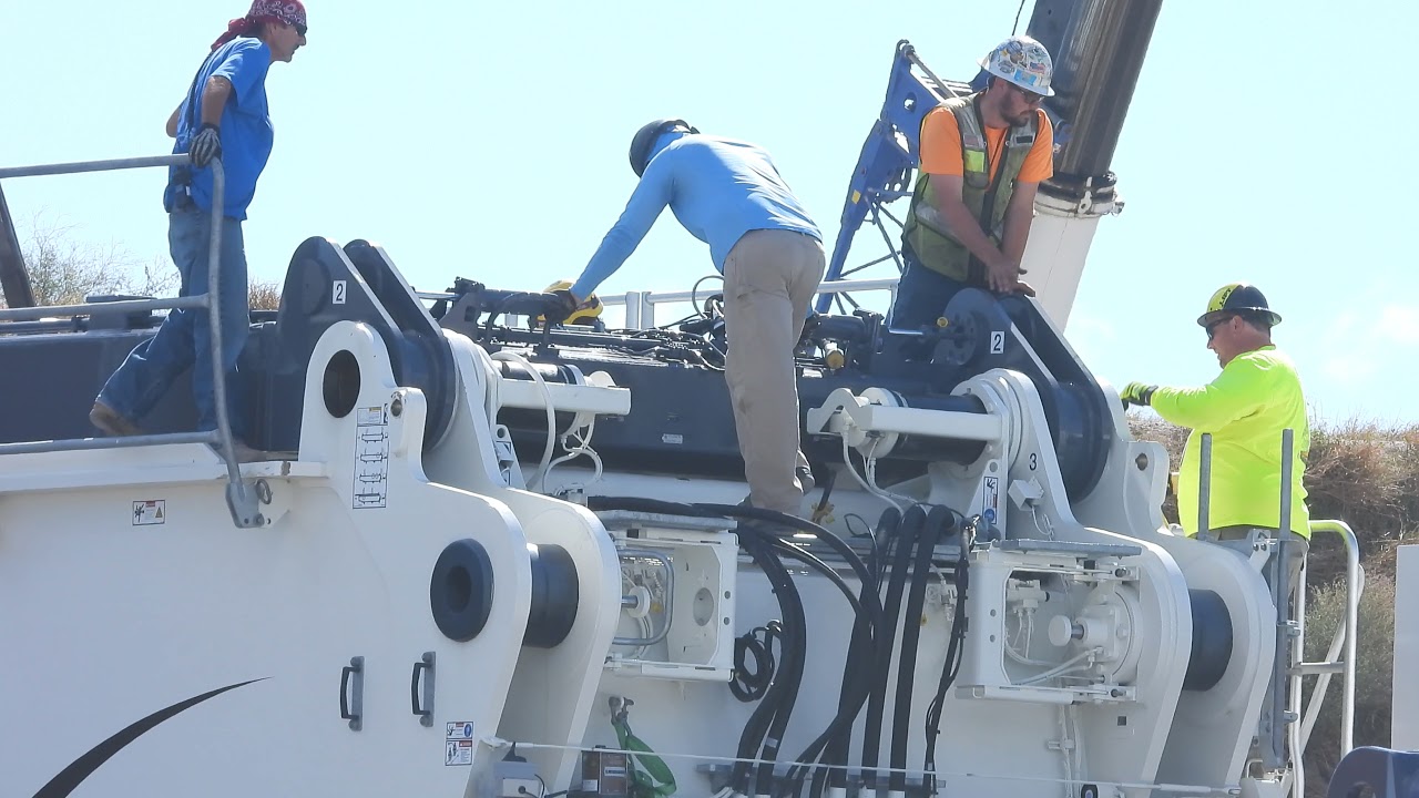 4k Part 2/2, Top Added To White SpaceX Crane, Starbase Launch Site, TX ...