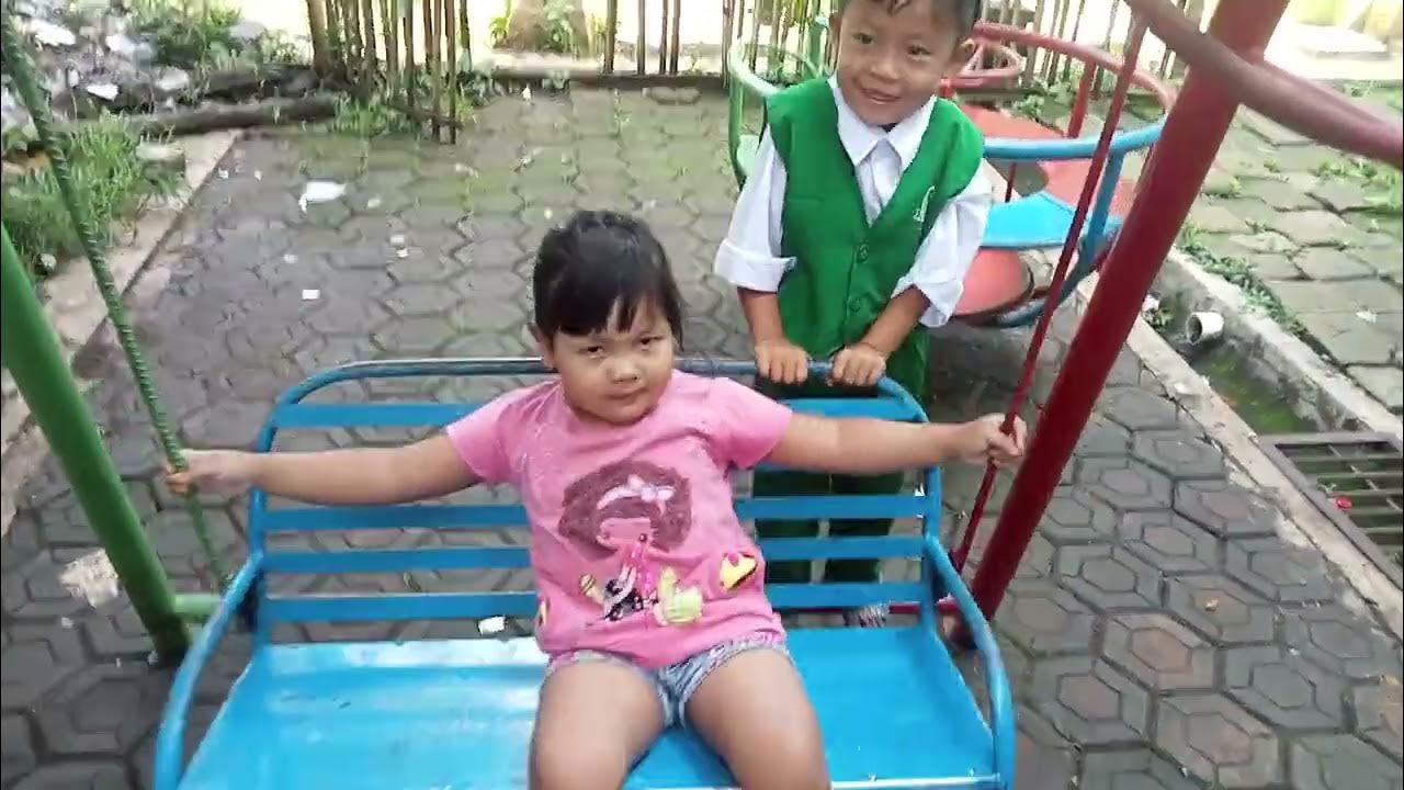 bermain ayunan di taman kanak kanak | horeee - YouTube