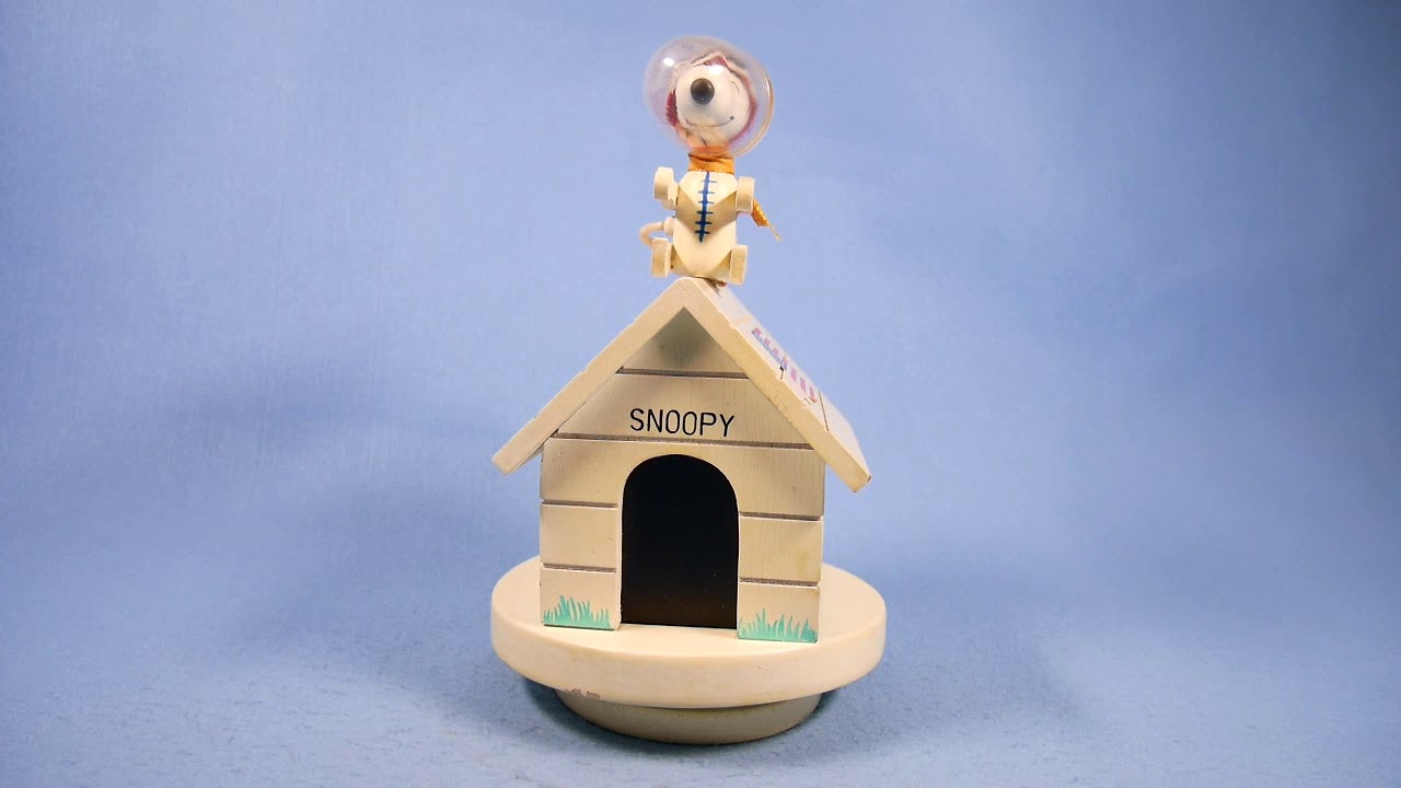 Schmid '71 snoopy astro knots music box - YouTube
