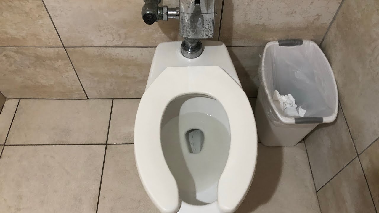 [BT] 2000’s Toto CT705 Toilet at the Holiday Inn in Palm Beach, Aruba ...
