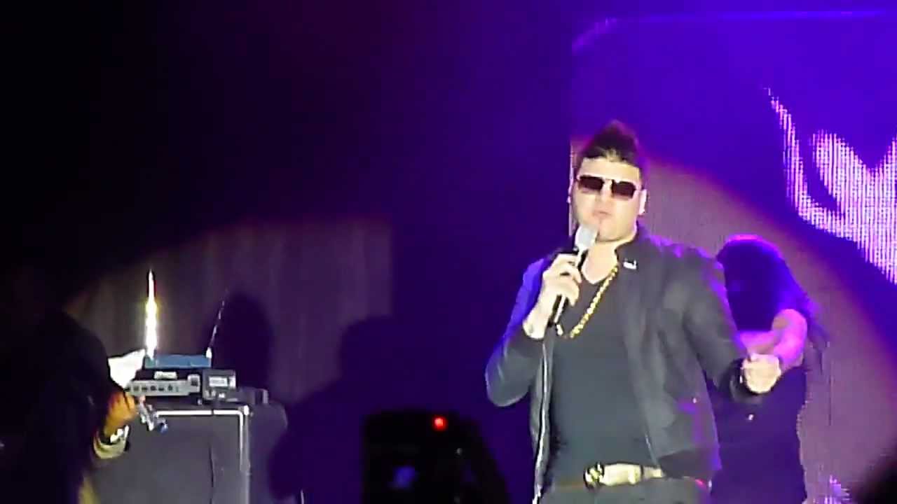 HOLA BEBA - FARRUKO EN EL SALVADOR 2012 (HD) - YouTube