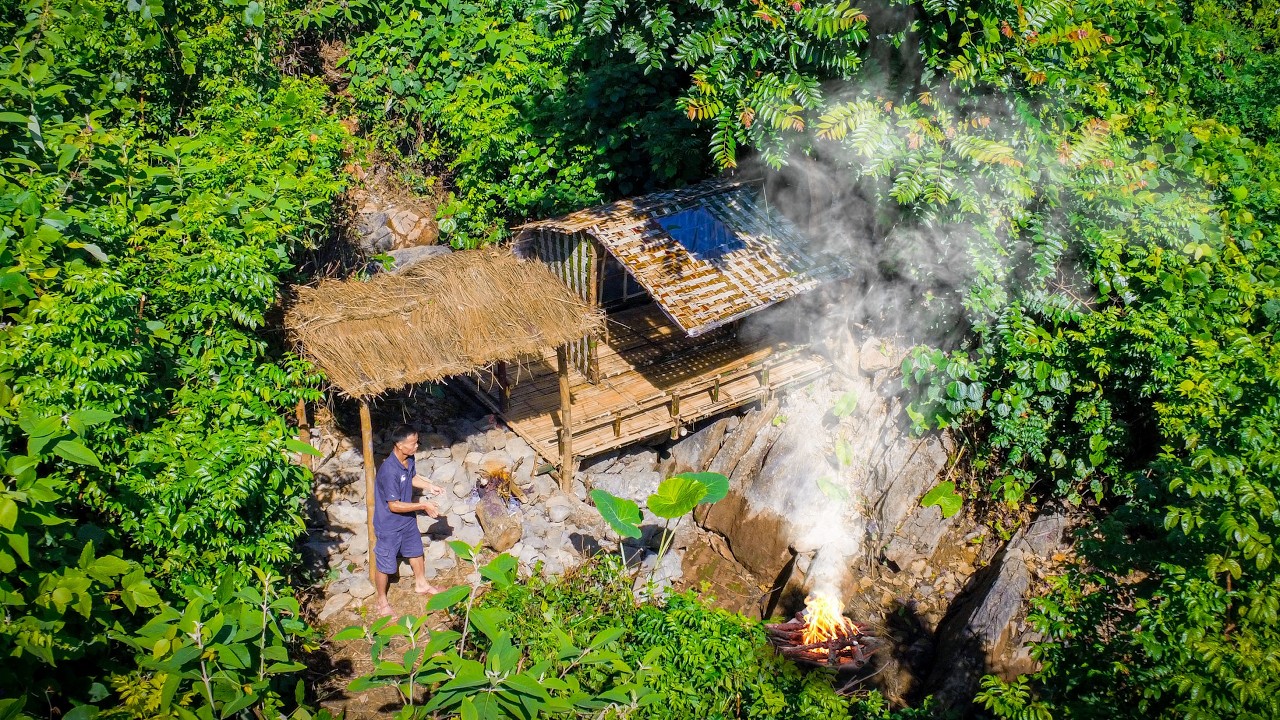 Build Bamboo House With A Grass Roof To Avoid Heavy Rain - YouTube