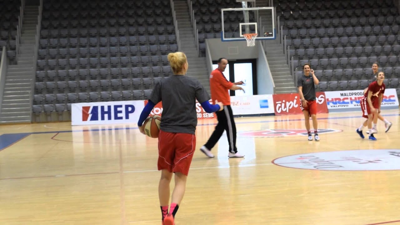 Antonija Sandrić koš s centra - YouTube